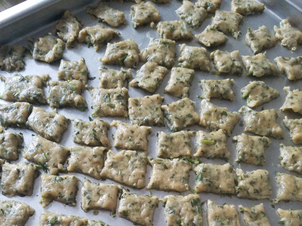 Crackers apéritif fanes de carottes et cumin - Zéro Déchet Angers